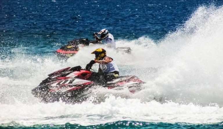 Safety Tips to Follow When Going on a Jet Ski - insectsunlocked
